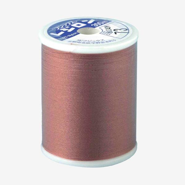 在庫状況：お取り寄せ/7日〜10日で出荷/※お使いのモニター設定、お部屋の照明等により実際の商品と色味が異なる場合がございます。ご了承ください。◆ナイロン特有の伸縮性を生かし、特殊加工によって糸の抱合力を高めた、ニット布地専用のミシン糸です...