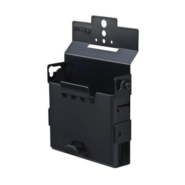 在庫状況：お取り寄せ/2018年05月 発売/◆HDD録画機能搭載テレビの背面にバッファロー社製ポータブルHDDを収納するためのオプションキットです。◆多くのテレビ背面に標準で搭載されている壁掛け用のネジ穴を使って簡単に取り付けが可能です。...