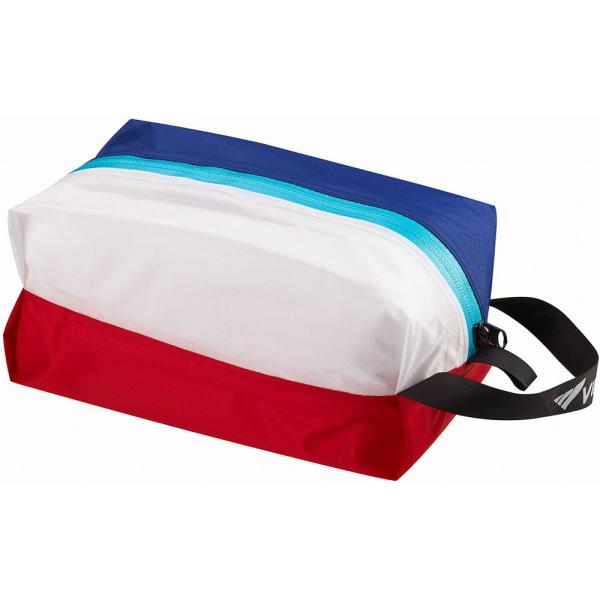 在庫状況：お取り寄せ/※画像はイメージです。◆濡れたゴーグルやキャップ、水着をいれるのに便利なウォータープルーフタイプの立体ポーチ。◆止水ファスナー仕様プラスシームテープ採用で高い防水性を備えています。◆薄くて軽いので、中身を入れない時はコ...