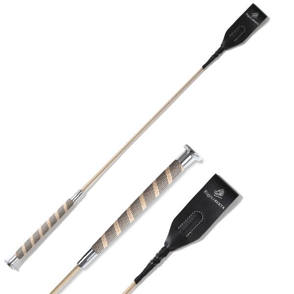 グリップにラバーを編みこんだ滑りにくい短鞭。カラーが豊富で買いやすい価格だから、コーデに合わせて色んなカラーを楽しんで。■ブランドEQULIBERTA（エクリベルタ）分類タグ:  【鞭（ムチ）】  【短鞭】  【EQULIBERTA（エクリ...