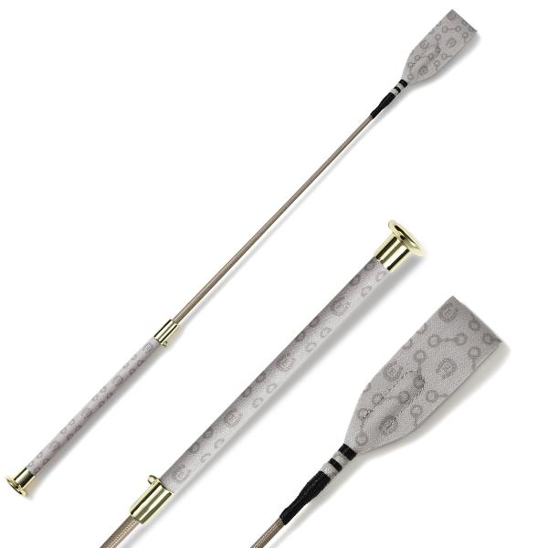 ハミ＆蹄鉄デザインの合皮が目を引く短鞭。防汚・撥水の機能素材■ブランドEQULIBERTA（エクリベルタ）分類タグ:  【鞭（ムチ）】  【短鞭】  【EQULIBERTA（エクリベルタ）】  【防水／撥水】  【防汚】  【ブラウン】  ...