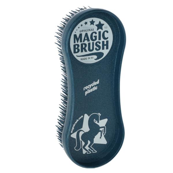 馬体のお手入れからキュロットの汚れ落としまで。マルチに使えて人気のマジックブラシに地球にやさしいエコ素材の新作が登場。ブルーベリーやカシスをイメージしたカラーにも注目。■ブランドKERBL（ケーベル）■素材リサイクルプラスチック分類タグ: ...