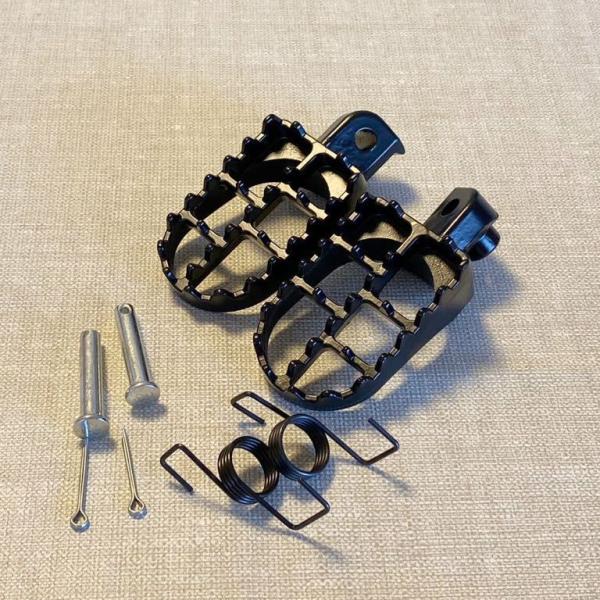 適合 : ヤマハ  PW50 PW80 TTR90 TW200 ＴＷ225カラー ：ブラック内容 : 左右1セット海外製のため細かい傷、汚れ等が含まれる場合があります。あらかじめご了承の上購入ください。