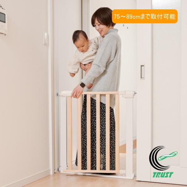 木製×スチールの異素材デザインがおしゃれ！段差が低く通り抜けがスムーズ！取付け簡単、多機能で使いやすいセーフティゲート。・解放機能付き：90度以上開くと扉が止まり解放することができます。・オートクローズ：90度未満での開閉の使用時には、自動...
