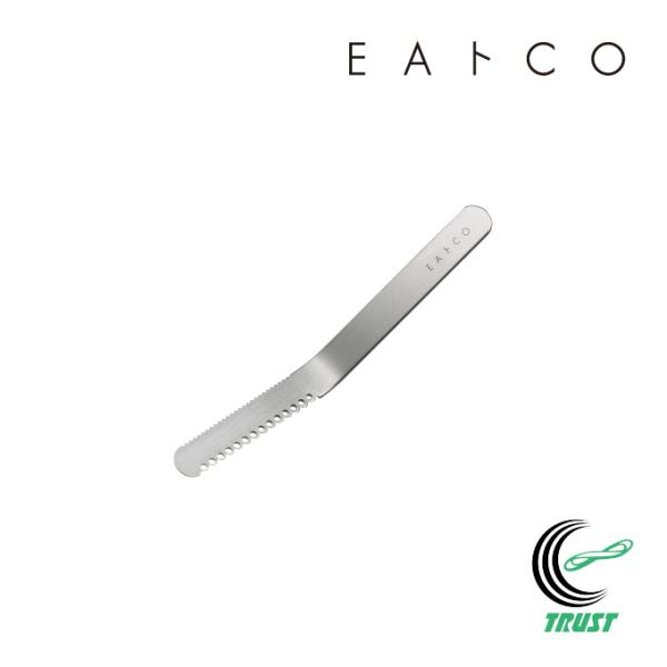 斜めの穴状の刃で固いバターでも糸状にけずれ、ふんわり塗れるバターナイフ。一体成形なので、丈夫で汚れの溜まりもなく、衛生的にお使いいただけます。ギザ刃部分はコゲ落としに使用できます。【サイズ】（約）幅15×奥行36×全長150mm【材質】ステ...