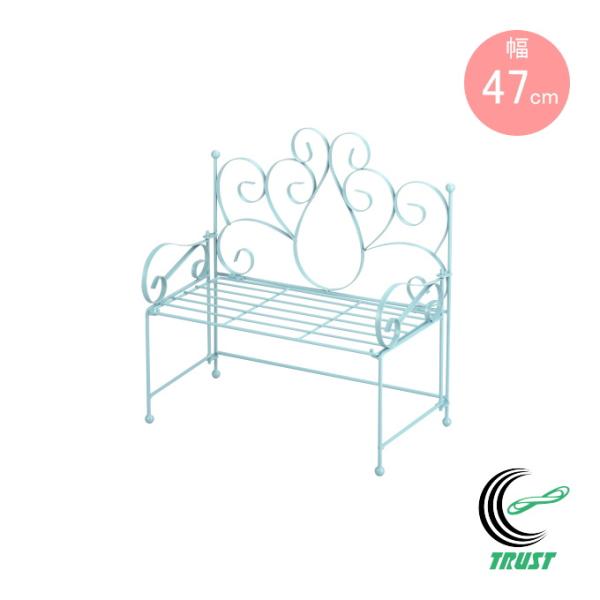 玄関・庭・室内など、様々な場所で花や観葉植物、小物などを飾れます。お部屋や玄関に置き、観葉植物を置けば、癒しの空間を演出できます。使わないときは折りたたんでコンパクトに収納できます。アイアンを使用した頑丈でおしゃれなフラワースタンドです。※...