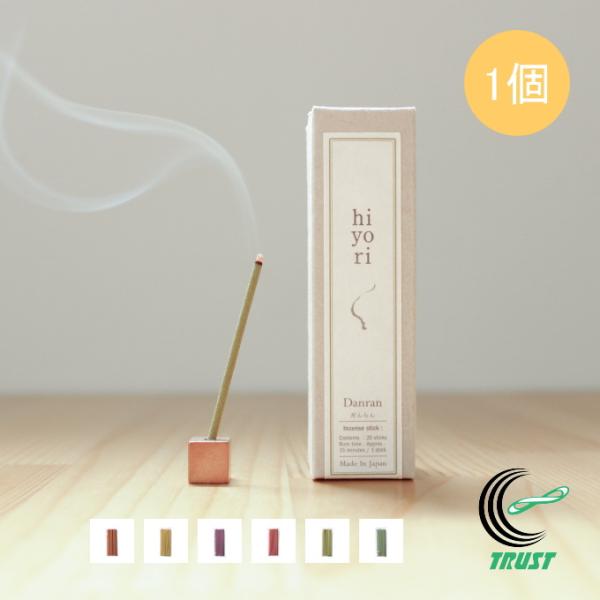 hiyoriは一日の流れを6つの時間軸に分け、それぞれの時間ごとに移ろう空気や感情の変化を香調に落とし込みました。一日の始まりや何かを始めるスイッチに〈あさやけ〉朝の支度前後や空気の切り替えに〈はやおき〉日中のリラックスに〈こもれび〉頭をよ...