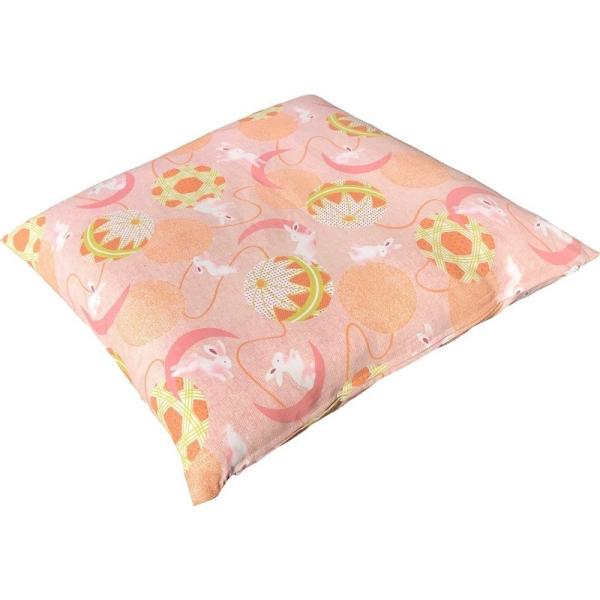 超特価の座布団カバー１枚です。１〜５枚セットを取り扱っています。在庫限りのお買い得商品です。ネコポス便での対応限定とさせていただきます。サイズは約５５×５９ｃｍです。銘仙判　サイズです。生地組成は綿１００％です。安心の日本製です。座布団カバ...