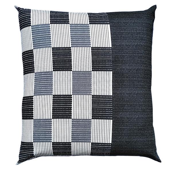 超特価 送料無料 日本製の座布団カバーです。在庫限りのお買い得商品です。クロネコゆうパケット便での対応限定とさせていただきます。サイズは約 ５９×６３ ｃｍです。八端判　サイズです。生地組成は綿１００％です。座布団カバーのみの販売です。座布...