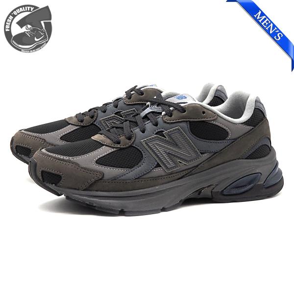 ■商品説明ABZORB 2010は、革新的で進化したスタイルに、どこか懐かしさを感じさせるデザインを融合させたモデルです。2000年代の人気モデルに採用されていたセグメント構造のABZORBソールを大胆に拡大し、この新しいデザインの中心に据...