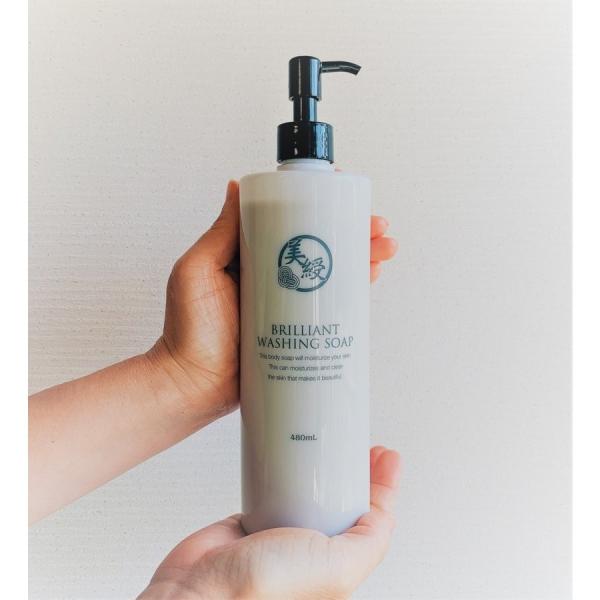 石油系界面活性剤不使用。　全身を美肌に導きます マイナスイオン石けんシャンプー 480mlボトルサイズ／　6.5×6.5×23センチ　美綬BRILLIANT SOAPは、地球の天然の恵みから作られたマイナスイオン石けんシャンプーです。これ1...