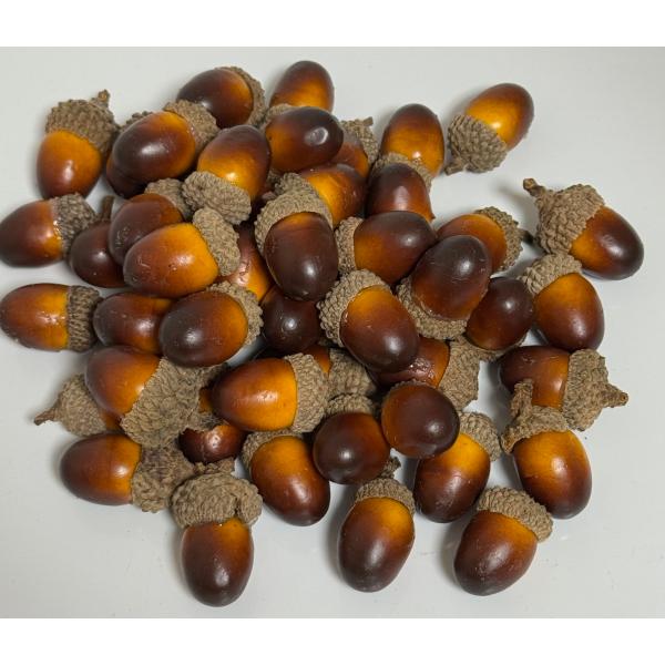 ・パーティーなどの飾り、インテリア、置き物、手芸の材料、など様々な用途でご使用頂けます。・天然のものよりも劣化しにくいため、長期間ご使用頂けます。・サイズ：高さ約2.5〜3.5cm、幅約2.0〜2.5cm・リアル感を出すため笠は本物を使用し...