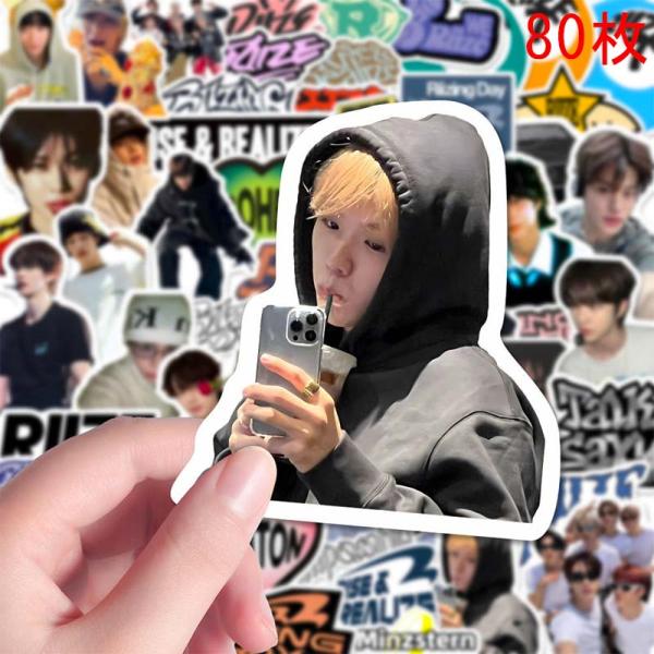 80枚セット・韓国男性グループ「Riize」ステッカーこのステッカーセットは、Riizeの魅力的なデザインが80枚も楽しめるDIYアイテムです！スマホケース、ノート、パソコン、水筒など、お好きなアイテムに貼ってオリジナルグッズを作成できます...