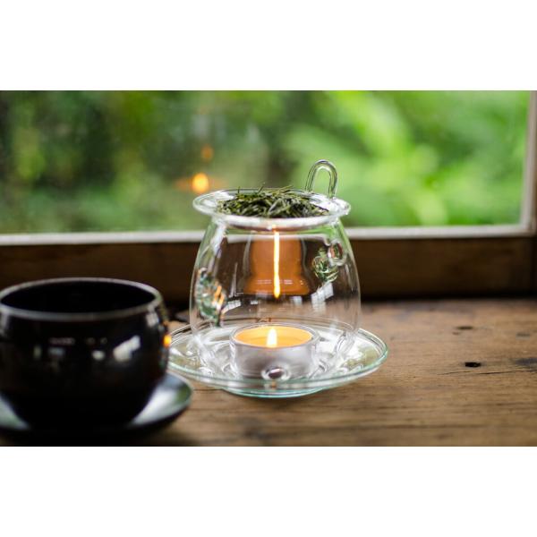 耐熱ガラス製 茶香炉 ろうそく一個付き<br>敷き皿が透明な物となります。<br> ※画像のソーサーは直径11.7センチですが、現在扱っておりますソーサーは直径13.5センチ〜14センチとなります。<br&gt...