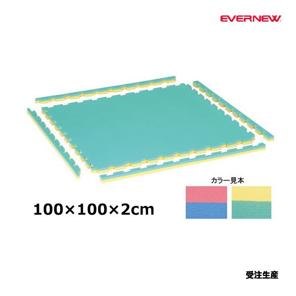 サイズはストリップ付ですと約105cm×約105cmになります。サイドストリップ付で隙間なく壁際にピッタリ敷き込めます。表面シボ付（両面使用可能）柔らかく弾力性があります。サイズ：幅約100cm×長さ約100cm×厚さ2cm自重：約2kg材...