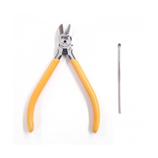 一般のステンレス線(鋼鉄線)よりもはるかに硬いまきづめリフトの形状記憶合金ワイヤーを切断するのに適した、弊社推奨のニッパーです。まきづめリフトを外すのに便利な器がついています。※まきづめリフト用としては「比較的長く使える消耗品」とお考えください。