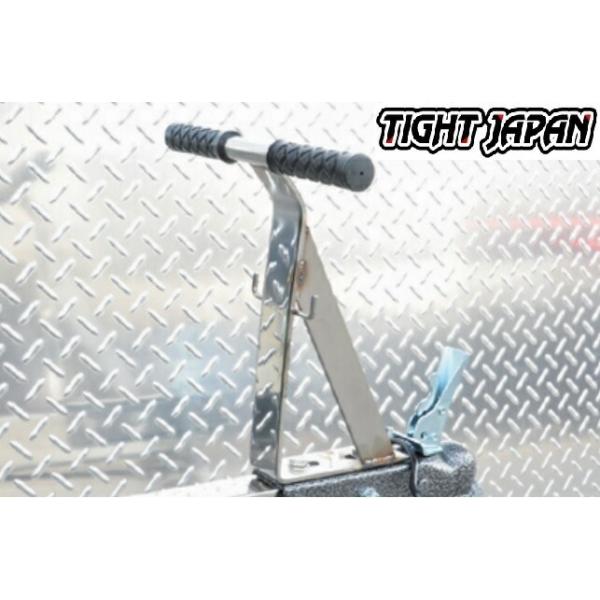 ●トレーラーを動かす時、持つ所が無かったりカプラーグリップなどを付けても低い体勢で力が入らずなどの不便さを解消！●押す、引く、持ち上げる動作にとっても重宝。手押し車感覚で楽に動かせ、車との連結もスムーズにできます。■材質：ステンレス製【おこ...