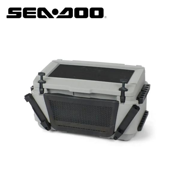 【適合】SEADOO シードゥーRXT-X300,GTX-L300,WAKE Pro 230,GTX170/155 (2018以降)●FISH PROに標準装備の大型クーラー●その他のモデルでも、工場装着のLinQシステムが取り付けられてい...