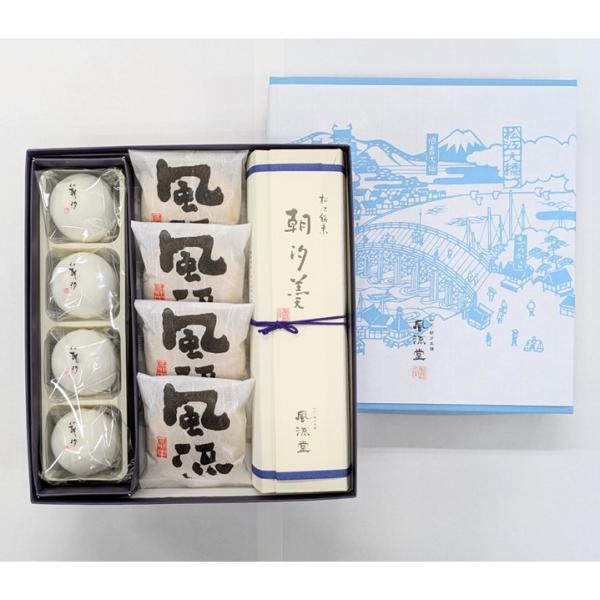 創業明治23年の「風流堂」。茶処松江で愛され伝統の味・技を守り受け継ぎ、昔ながらの手法を大切に様々なお菓子を取り揃えています。淡白な小豆の皮むき餡を、大和のつくね芋のほのかな香りの生地で包んだ代表銘菓「朝汐」と、その皮むき餡で作る口当たりの...