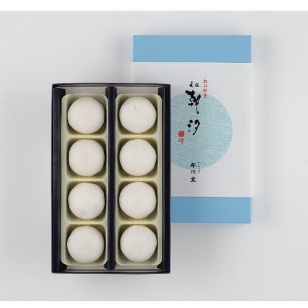 創業明治23年の「風流堂」。茶処松江で愛され伝統の味・技を守り受け継ぎ、昔ながらの手法を大切に様々なお菓子を取り揃えています。今から100年ほど前、日本海の大波が岩肌に打ちつけ、白いアワとなって散ってゆく景色をお菓子にし、「朝汐」と名付けま...