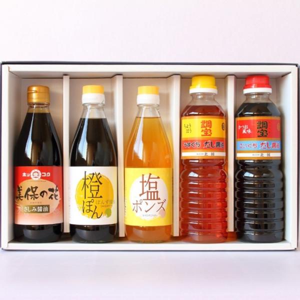 再仕込み醤油で作った華やかな香りとコクの深い味わいのさしみ醤油「美保の花」、普段のお料理をもっと手軽に美味しく仕上げるお手伝いに、だし醤油「調宝」こいくちと淡口を揃えました。鍋物に、サラダに、今ではどんな料理にも使える万能調味料となったぽん...