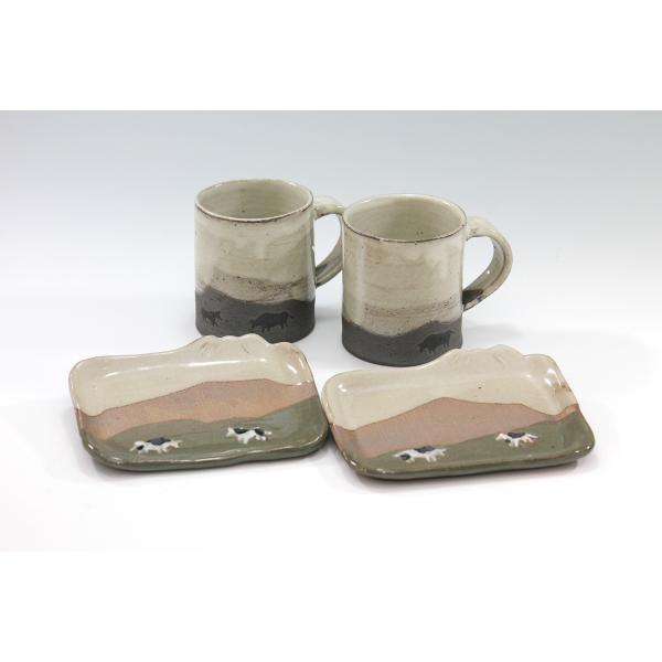 大山寺の住職が開窯し、大正時代に途絶えていた大山焼を、昭和45年に再興した窯元です。毎日大山を身近に感じながら、器の中に早春の大山の風景を落とし込みました。残雪の山頂や山肌。放牧場でのんびりする牛たち。大山に思いをはせながら、ティータイムを...