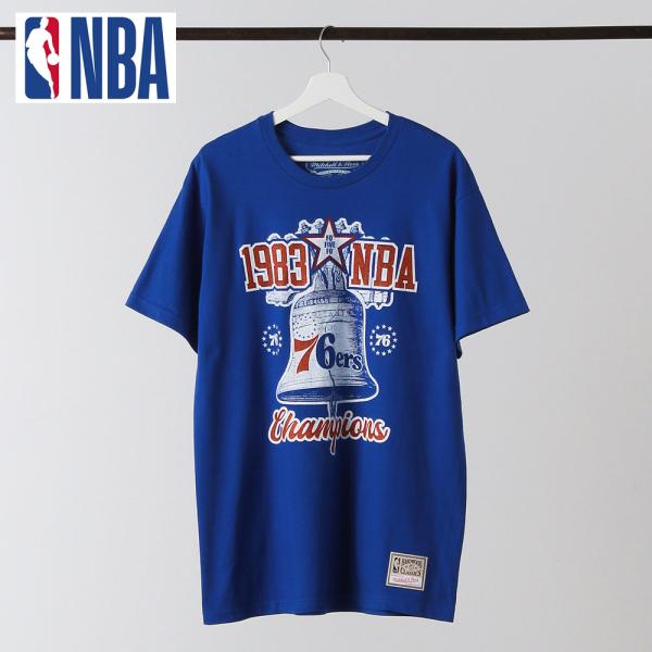 【 商品説明 】Mitchell&amp;Nessより、NBA好きにはたまらないプリントTシャツが登場しました。アメリカ合衆国ペンシルベニア州フィラデルフィアに本拠を置くフィラデルフィア76ers。フィラデルフィア76ersはNBAファイナ...