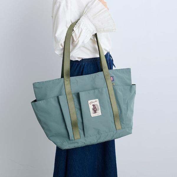 【 商品説明 】レジャーや通勤・マザーズバッグとしても幅広く使いやすいサイズ感。COBMASTER　人気の定番トートバッグ。デイリーユースからレジャーシーンまでコンパクトなサイズ感。≪商品仕様≫容量：約20L■開口部天面ファスナー両サイドか...