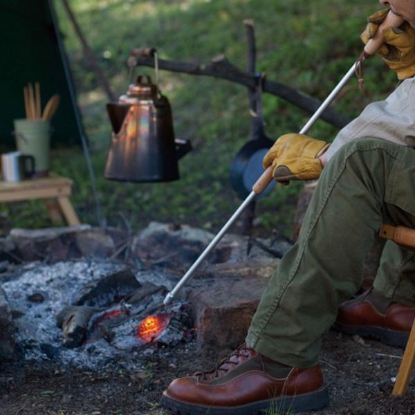 わずかな熾き火や炭火、弱くなった炎をあっという間に甦らせるドイツ製の「火吹き棒」です。＜商品概要＞ふいご 火吹き棒 焚火 たき火「ファイヤーサイド ファイヤーブラスター 80」焚火と口元、80センチの絶妙な関係わずかな熾き火や炭火、弱くなっ...