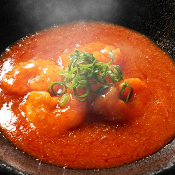 重慶飯店特製のチリソースを海老にまとわせ、ほど良い辛さの中に旨味が広がる一品です。海老の食感とソースのコクが調和し、上品で奥行きのある味わいをお楽しみいただけます。温めるだけで、本格的な味わいをご家庭で手軽にお召し上がりいただけます。日々の...