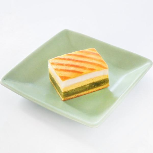 季節限定商品です。新緑の季節に合う、見た目も鮮やかな中華菓子。コクのある抹茶餡と甘さ控えめの白餡を二層に仕立て、しっとりした皮でサンドしました。※複数個ご注文の場合は、賞味期限が異なる場合がございます。※早々に販売終了する場合もございますの...