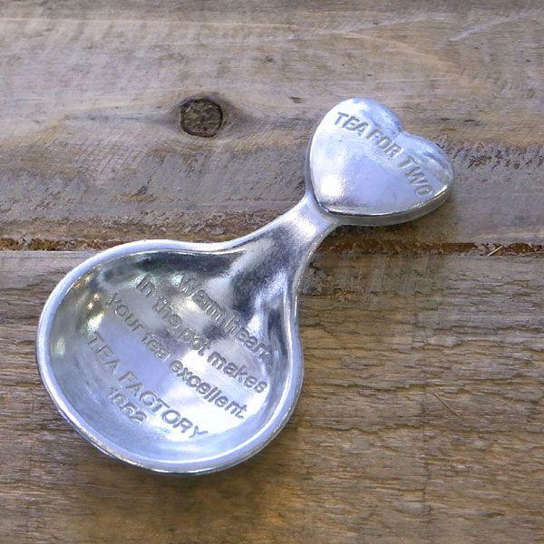 ハートの持ち手が可愛い人気のティーメジャースプーン(茶さじ)。ロゴは刻印されています。TEA FOR TWO. Warm heart in the pot makes your tea excellent. TEA FACTORY 1952...