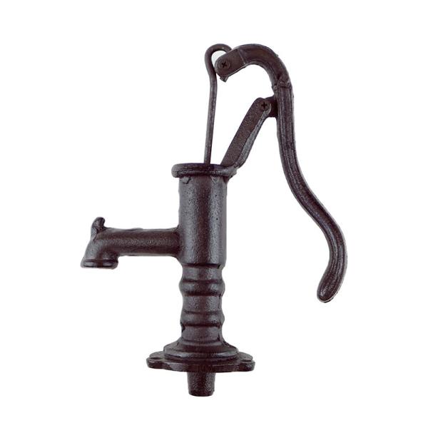 井戸のポンプを模ったアイアン(鋳物)製ガーデンオブジェ。ポンプのハンドルは少し可動します。取り付け用ネジ穴が3か所、ポンプ下の突起部分の径は約2.5cmです。サイズ：幅18-26×奥行8×長さ23(26)cm／突起部分径2.5×長さ2cm　...