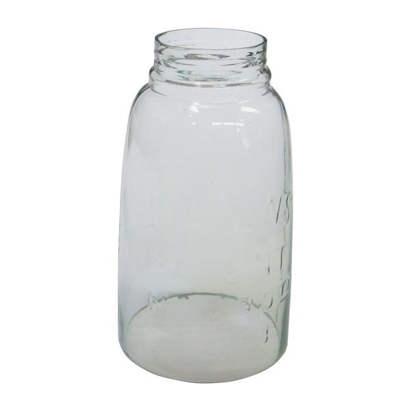 アンティークメイソンジャーを模ったガラスのクローシェ。ガーデニングで苗カバーやインテリアでキャンドルホルダーなどに。クォート(約950ml)サイズのジャー底をカットしています。フタは付属しません。エンボス加工で「MASONS PATENT ...