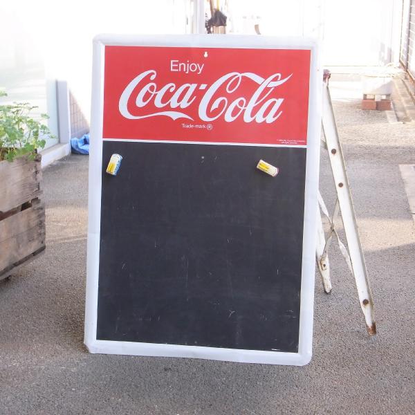 サイズ：幅50×高さ70.5cmアメリカでメニューボードとして使っていたコカコーラのチョークボード(黒板)です。黒板部分にうっすらと文字が残っています。中央３箇所に掛け用の穴があます。※マグネット(ワーゲンバス)は付属しません
