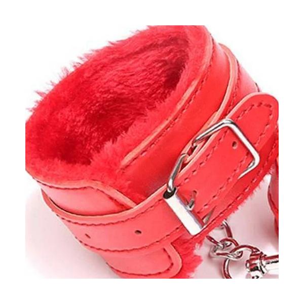 合皮＆ファーのカラーカフスです。ゴシック・パンクファッションのアイテムとしても 可愛くて目を引く小道具です◎ゲームに、ジョークに☆チェーン付きの金具は取り外し可能です。 カフス×2、金具付きチェーンのセット-----------------...