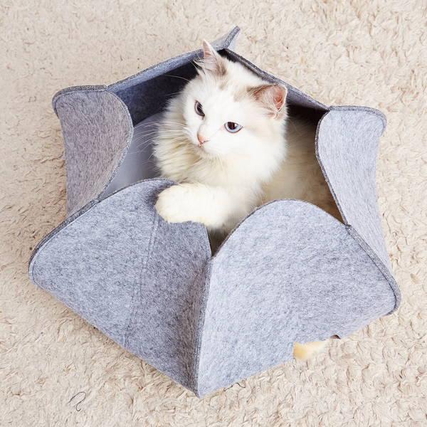 フェルト素材の猫用ベッド。 使わない時はコンパクトにおりたたんで収納可能。 クッションは取外し可能。サイズ／寸法 幅480×高さ290×奥行480素材／材質 本体：ポリエステルクッション：ポリエステル特徴 フェルト素材の猫用ベッド。使わない...