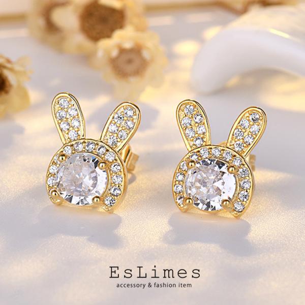 【商品説明】・素材：地金・・・銅 18kコーティング　　　　石・・・キュービックジルコニア・サイズ：1.2cm*1.0cm・色：シルバー、ゴールド※低アレルギー素材を使用しております。◆商品関連ワード◆ピアス アレルギー対応 うさぎ 兎 個...