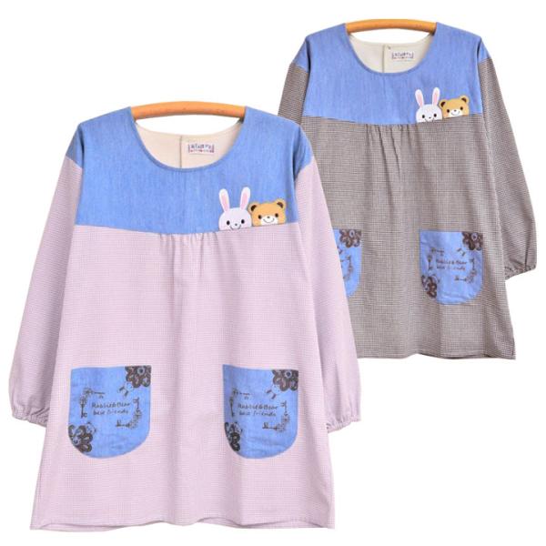 【商品名】おてんばママ背フリースカッポー うさくま【素材】表：ポリエステル65％・綿35％裏：ポリエステル100％【サイズ(約)】M〜L身丈：82cm、身幅：56cm【仕様】背ボタンタイプポケット×2【カラー】パープル系・ブラック系【ご注意...