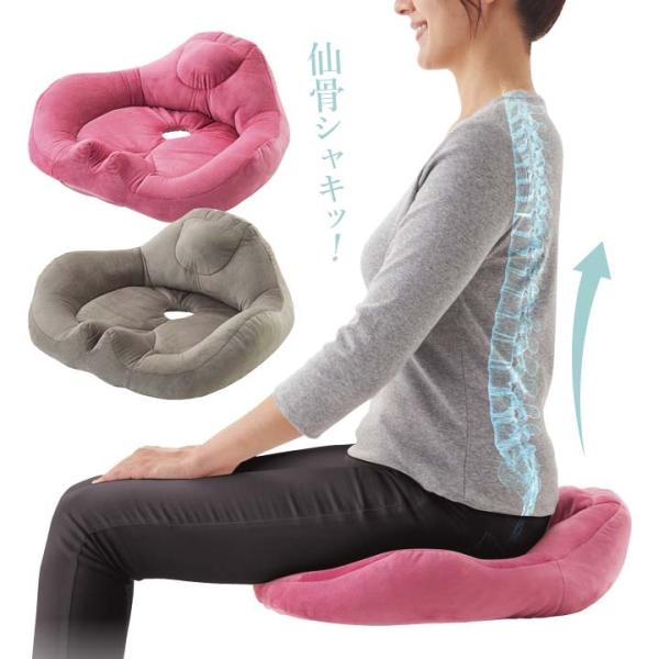 【商品名】仙骨シャキットクッション【材質】本体側地：ポリエステルクッション材：ウレタンフォーム【サイズ(約)】45×43×高17cm【重量(約)】800g【カラー】ローズ・グレージュ【生産国】中国【ご注意】※使用中、使用後に異常を感じた場合...