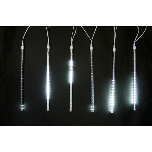 雨のようにランダムに上から下へ流れ落ちる光です。防塵・防水規格：IPX4、白色LED264球（SMD3528）、ホワイトコード、点滅方法：上から下へ自動点滅、100V/12V、0.08A、消費電力：8W（最大値）、接続数：同型2セット迄、サ...