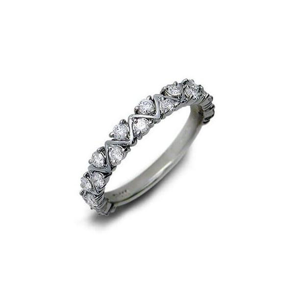 腕の半周ほどの部分に３本の爪で留めたブリリアントカット・ダイヤモンドを連ねた、ハーフエタニティリングです。ダイヤモンドを交互に二列でセットした豪華なデザインです。J オリジナル プラチナ マリッジリング 結婚指輪 ダイヤモンド 可能な刻字に...