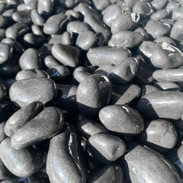 品名: 特撰那智サイズ: 8分 (22~30mm)種類・材質: 玄武岩建築資材の用途: 床材｜ガーデニング｜庭｜庭石｜敷き砂利原産国/製造国: 中国