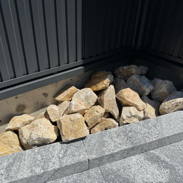 品名: マーブルイエローロックサイズ: 90~120mm種類・材質: 石灰岩建築資材の用途: 床材｜ガーデニング｜庭｜庭石｜敷き砂利原産国/製造国: ベトナム