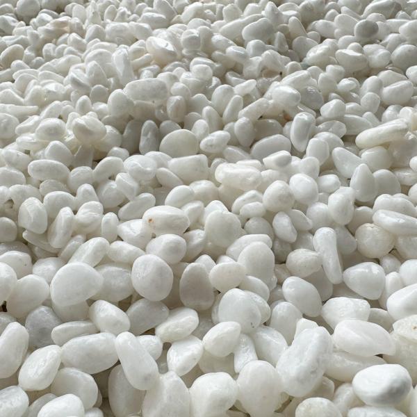 品名: クリスタルホワイトサイズ: 3分 (10~15mm)種類・材質: 石灰岩建築資材の用途: 床材｜ガーデニング｜庭｜庭石｜敷き砂利原産国/製造国: ベトナム