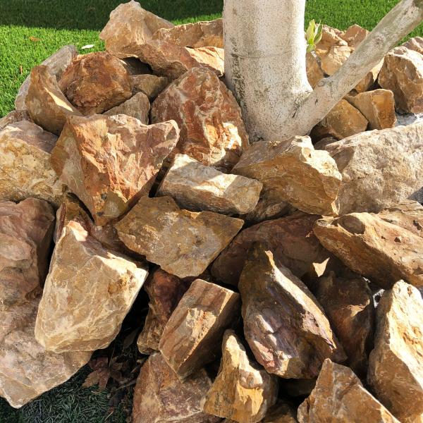 品名: ダークイエローゴロタサイズ: 90~120mm種類・材質: 石灰岩建築資材の用途: 床材｜ガーデニング｜庭｜庭石｜庭石原産国/製造国: 中国