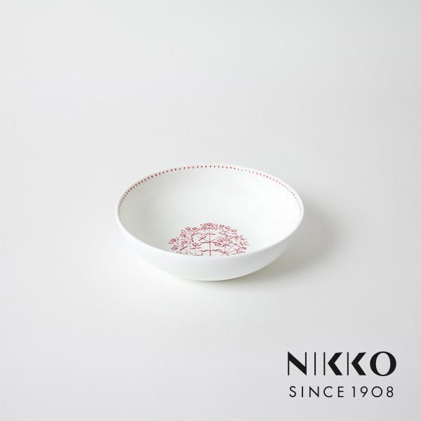 戦後間もない1948年頃に柳宗理(やなぎそうり)がデザインした『松村硬質陶器シリーズ KIKYO』柳には珍しい絵付きのうつわです。当時の海外市場では模様入りの陶器が一般的であったため、柳が初めて手がけた白無地の「松村硬質陶器初期型シリーズ」...