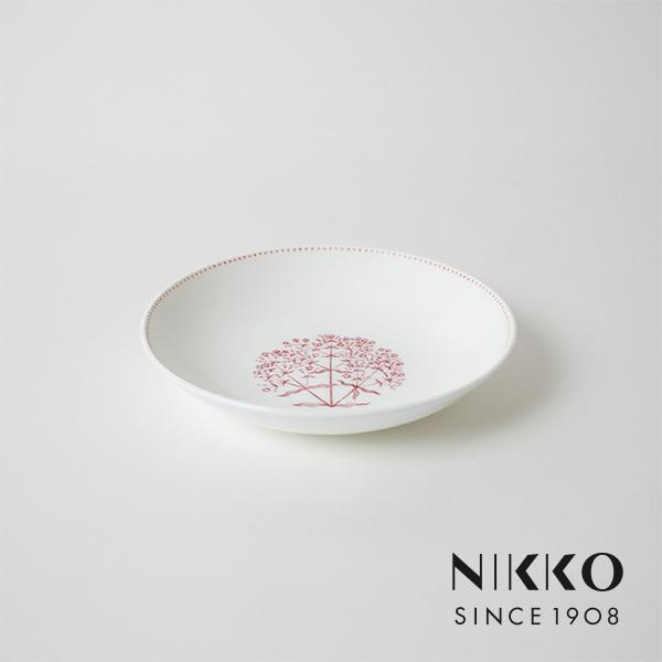 戦後間もない1948年頃に柳宗理(やなぎそうり)がデザインした『松村硬質陶器シリーズ KIKYO』柳には珍しい絵付きのうつわです。当時の海外市場では模様入りの陶器が一般的であったため、柳が初めて手がけた白無地の「松村硬質陶器初期型シリーズ」...