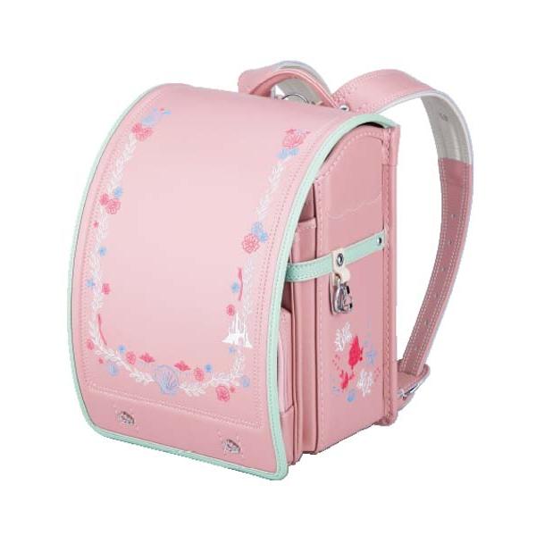 ディズニープリンセスのアリエルをイメージしたデザイン。豪華なオール刺繍をはじめ細部までこだわり、かぶせ裏は全面フルカラーで物語のシーンをプリント。特許の背カンをはじめお子様の身体に負担が少ない工夫や、安全性に配慮した視認性の高い反射材の採用...