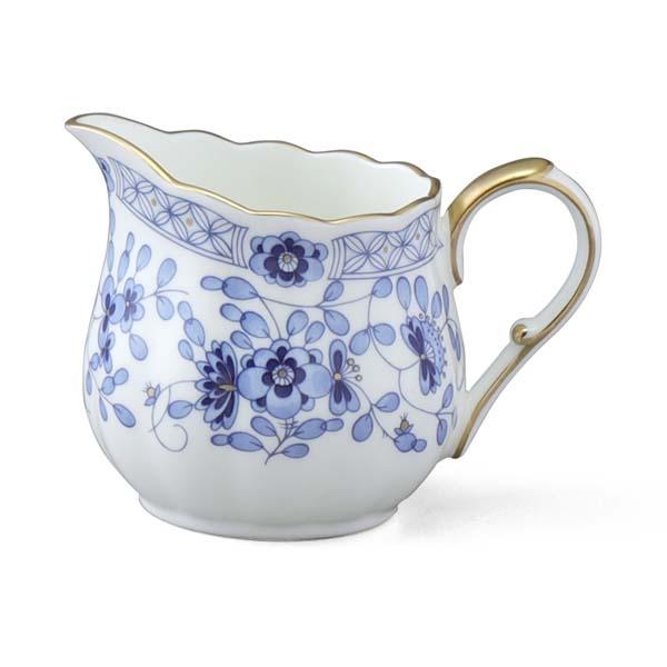 ※この商品は受注生産品です。ご注文からお届けまで約1〜2ヶ月程お時間を頂戴する場合がございます。※お急ぎの場合は必ずご確認ください。食後のコーヒーに適したサイズのクリーム入れです。　　　商品コード：9682-4212　　　ブランド/シリーズ...